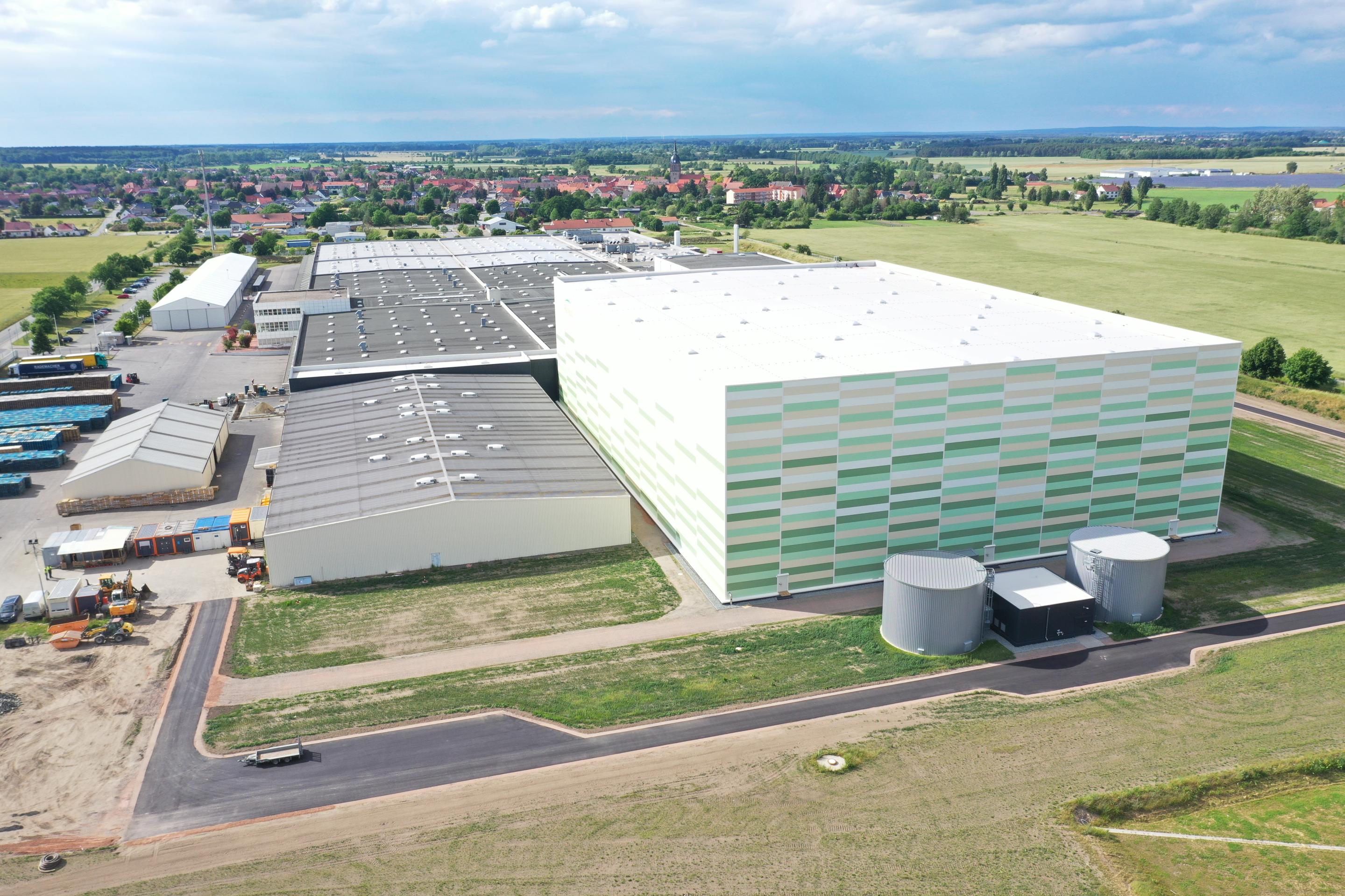 Refresco opens state-of-the-art high-bay warehouse in Germany | Refresco